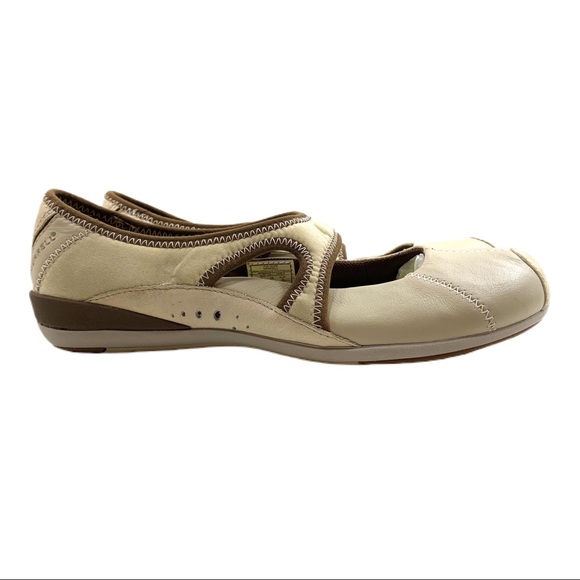 Merrell | Shoes | Merrell Pli Beige Leather Mary Jane Active Flats ...